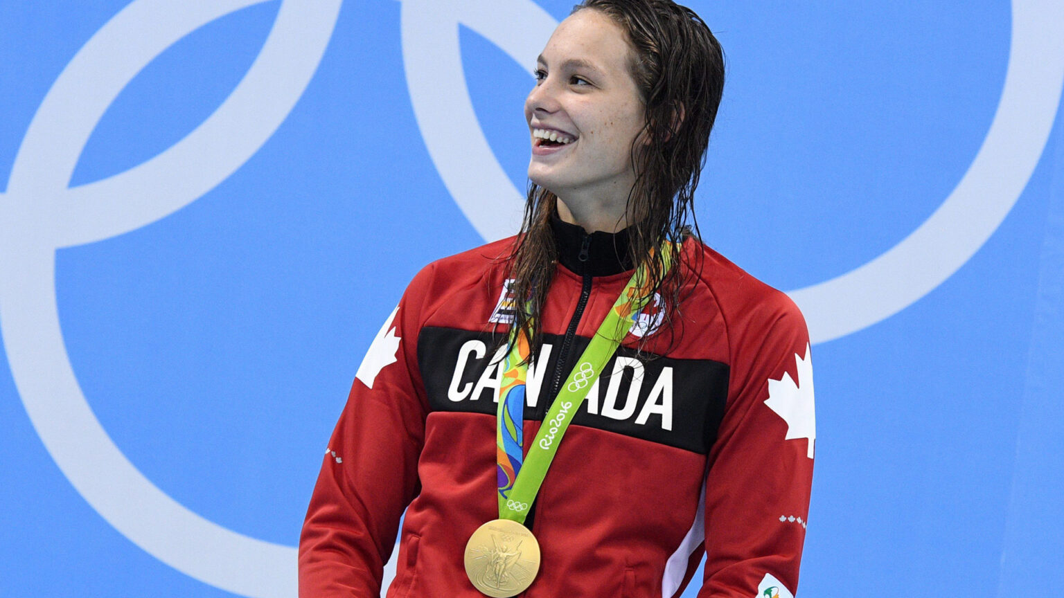 Penny Oleksiak wins gold! - CHCH