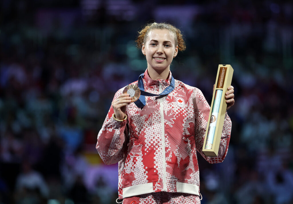 Hamilton's Eleanor Harvey wins first-ever Canadian Olympic fencing ...