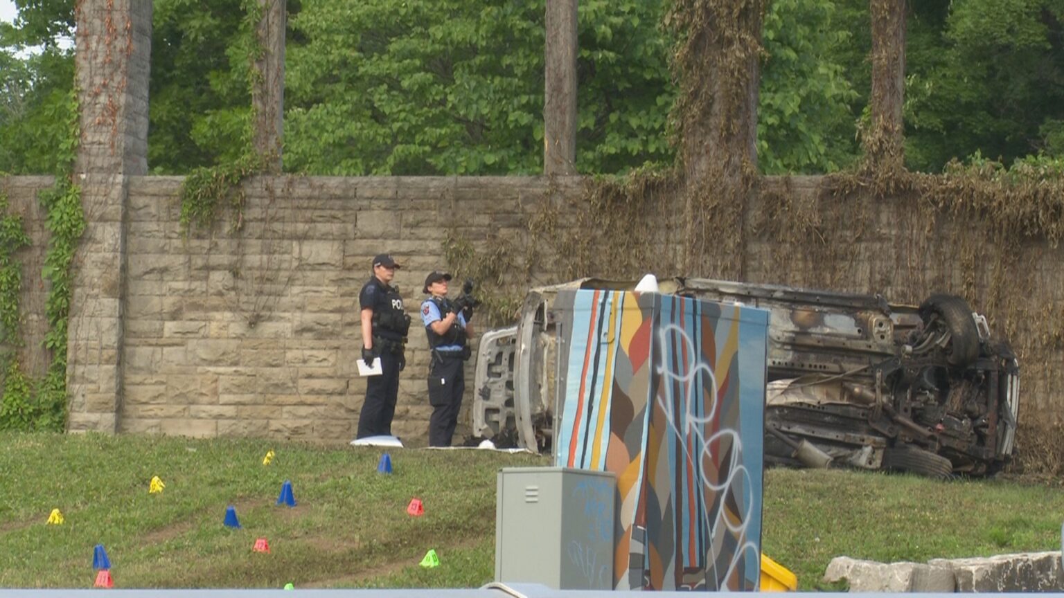 Two killed after car hits stone wall on Hamilton Mountain
